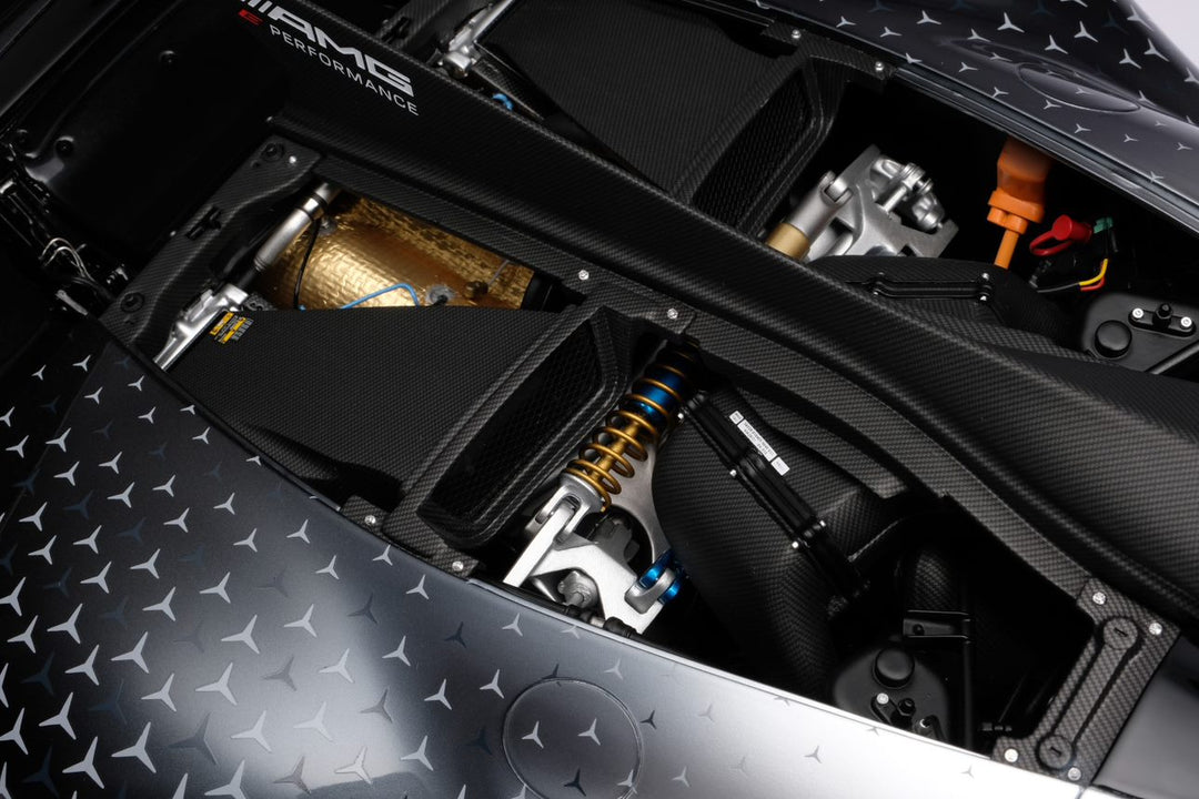 Amalgam 1:8 Mercedes AMG One – Revilo Model Cars